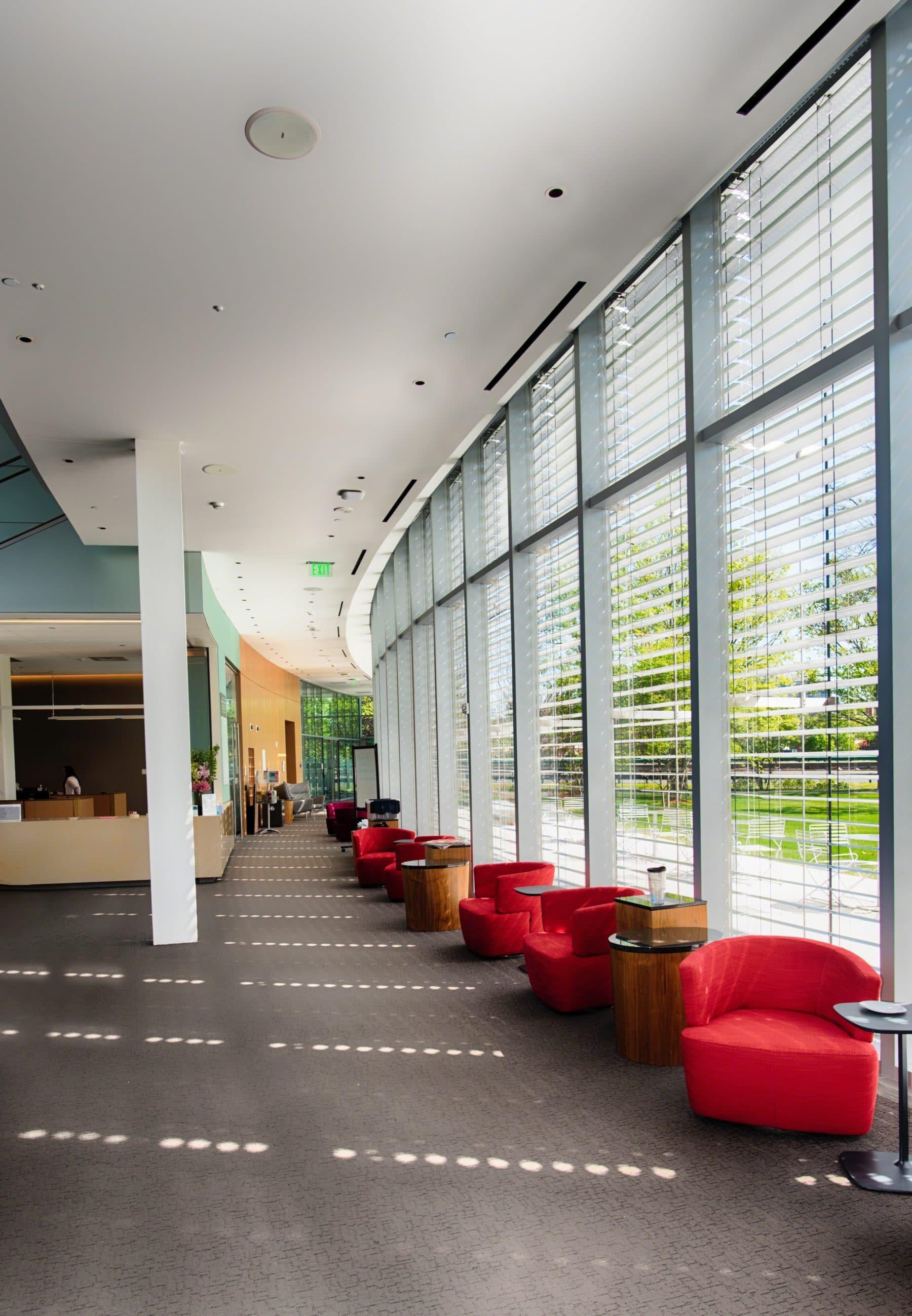 How to create a warm and inviting office lobby | iiSPACES